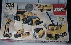 744 Universal Building Set - Brickipedia, the LEGO Wiki