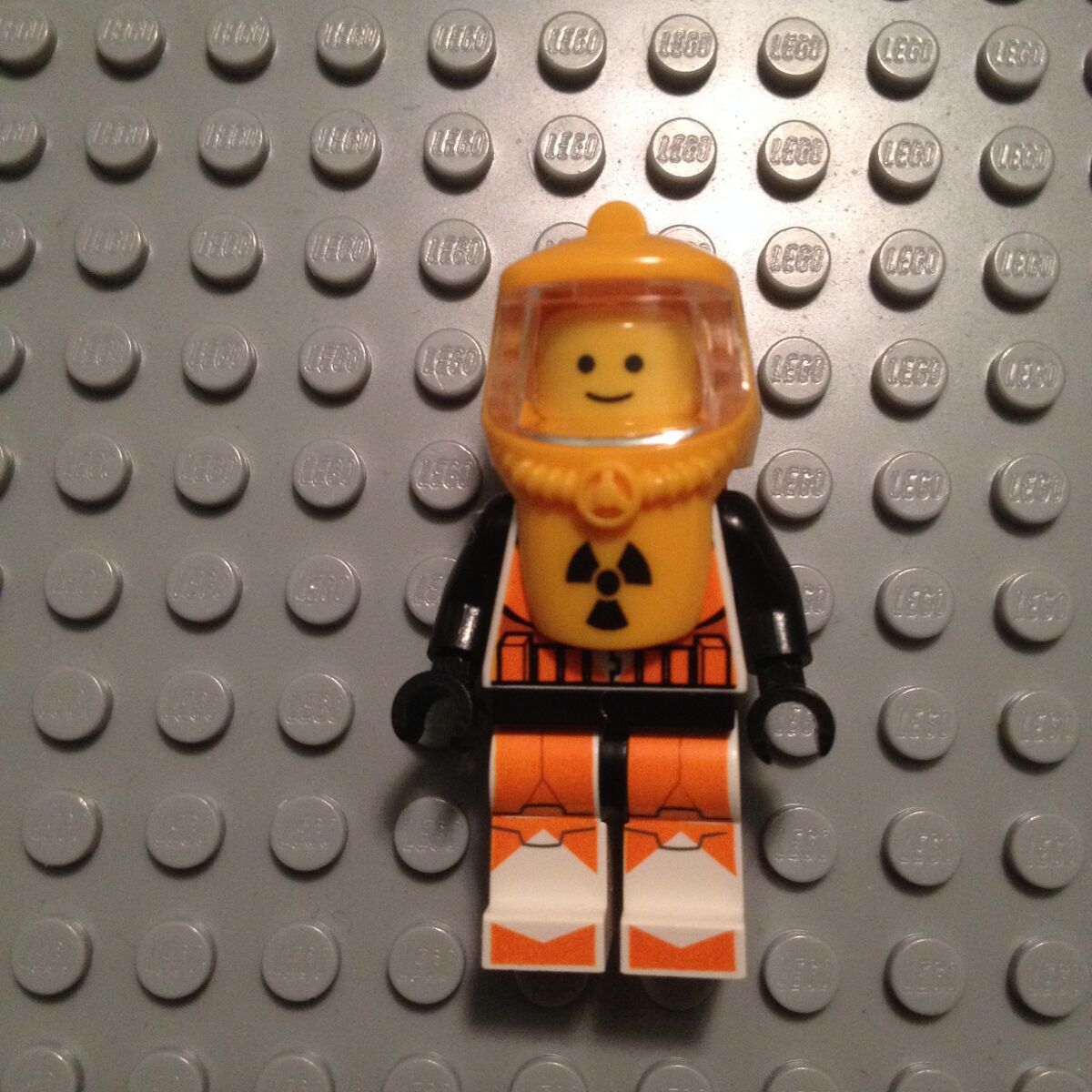 Fan:Blacktron II Astronaut (Radioactive Suit) - Brickipedia, the LEGO Wiki