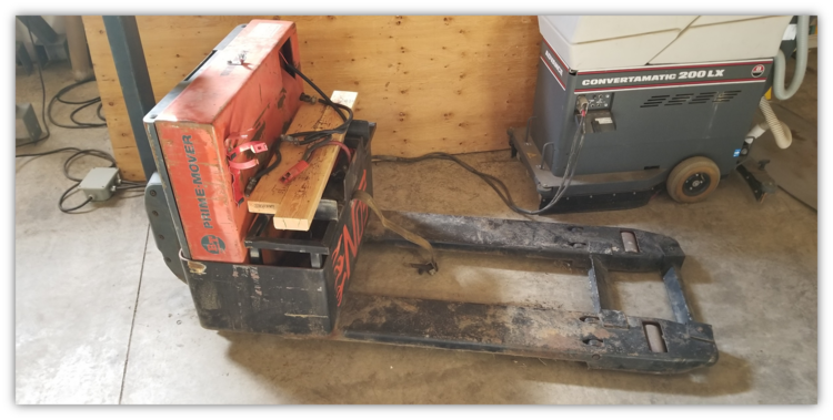 Universal Electric Airplane Tug - Mindworks