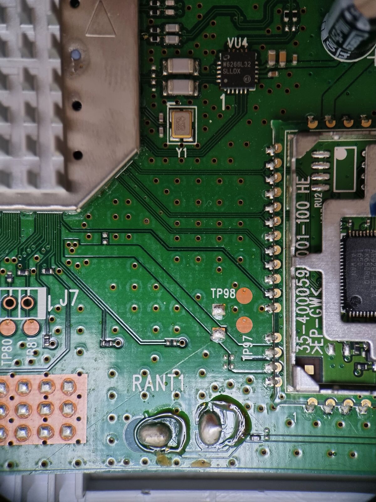 File:Vtech NB403-IL rev. P02 - PCB top, zoom-in between RU1 (Atheros ...